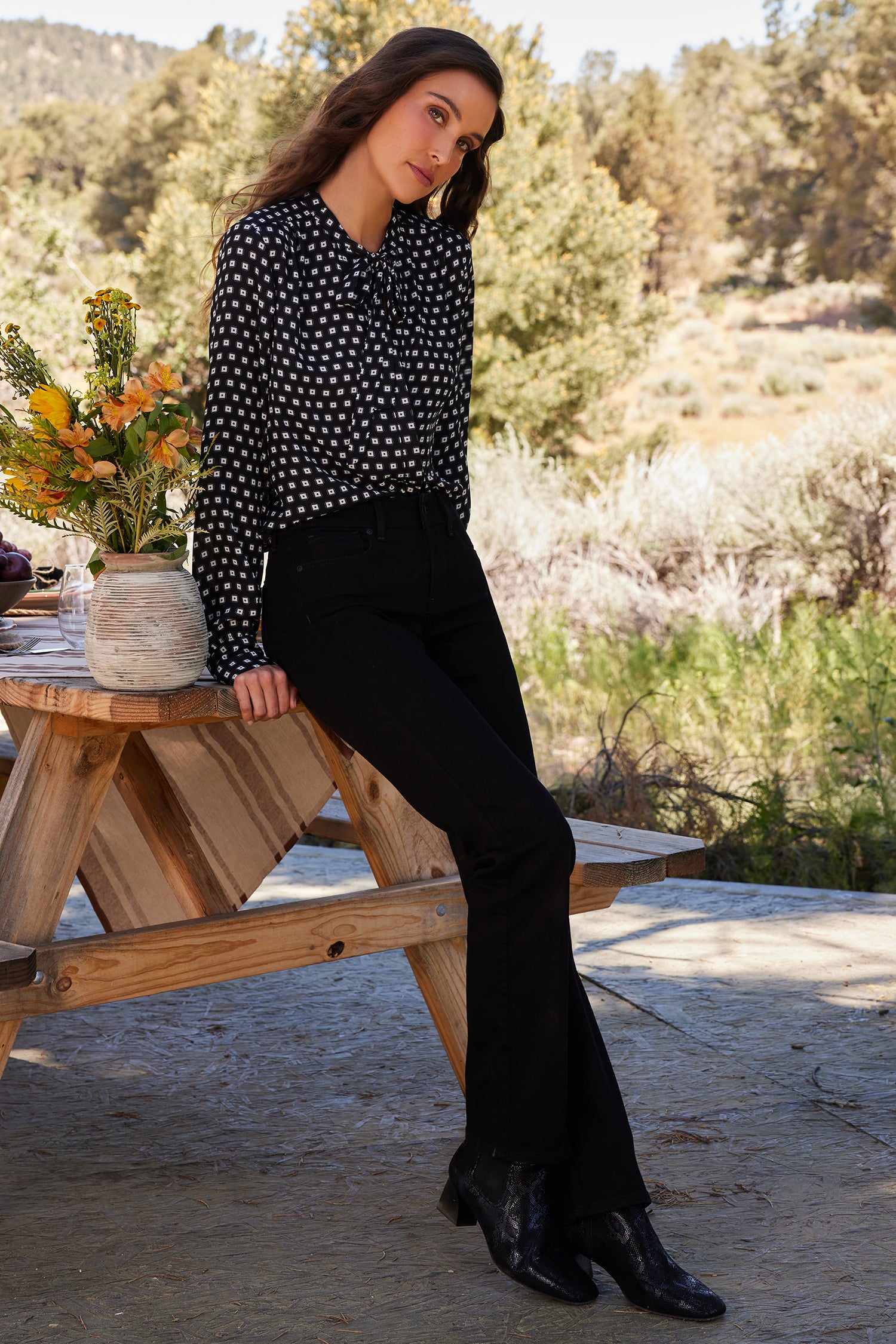 (取寄) エヌワイディージェイ レディース ピティート マリリン ストレート イン ブラック NYDJ women Petite Marilyn Straight in Black Black Marilyn Straight Jeans - Black Black | NYDJ