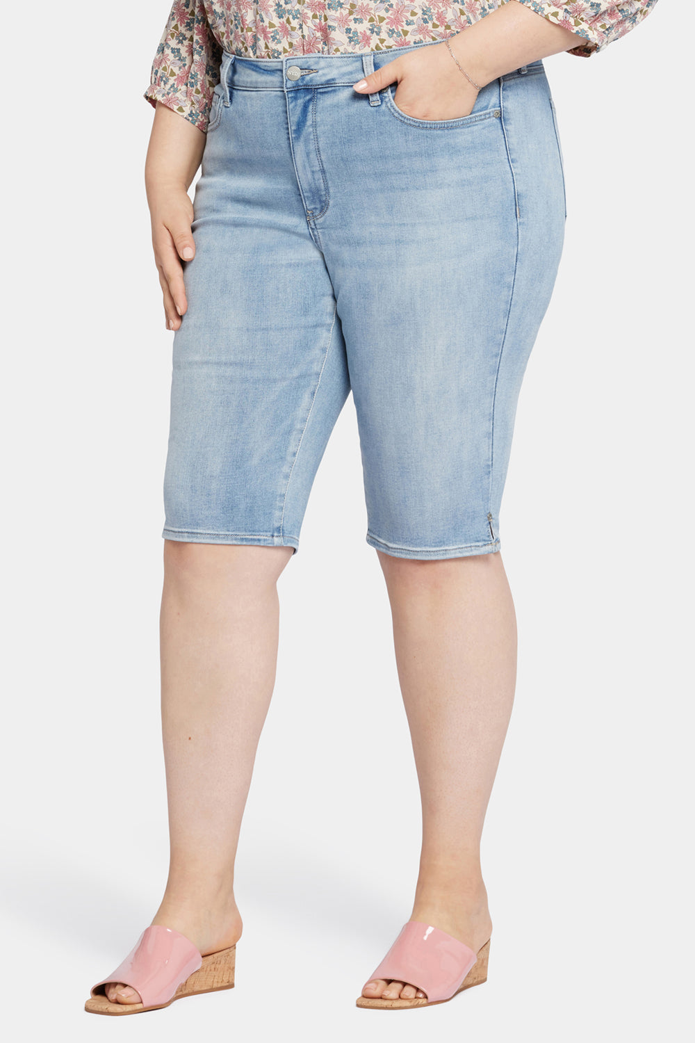 Bike Capri Jeans In Plus Size With Riveted Side Slits - Afterglow Blue ...